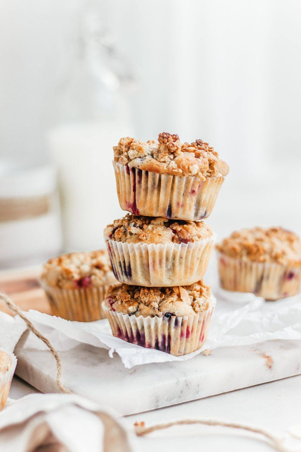 Cruesli muffins met rood fruit – Helen Kookt